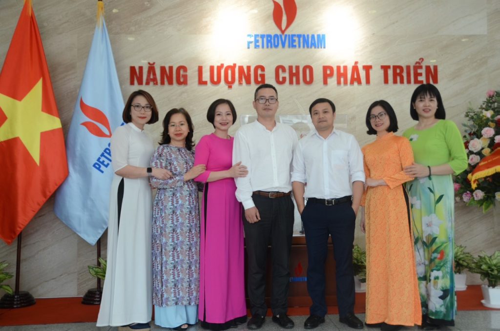 Những cảm xúc đặc biệt trong Ngày Quốc tế Phụ nữ 8/3 của Công ty PVTS ...